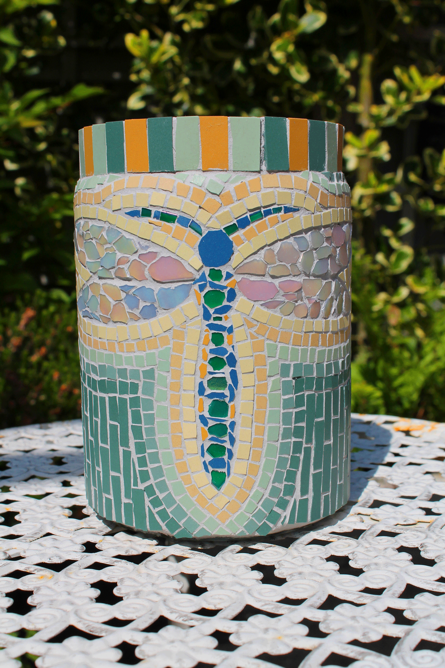 Dragonfly Mosaic Vase, 2023 – Tom Hillier